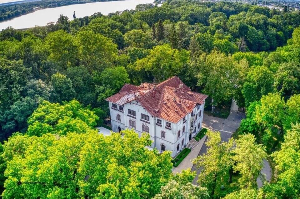 Fancy a EUR 9 Million Romanian Castle? Stirbey Castle Is for Sale ...